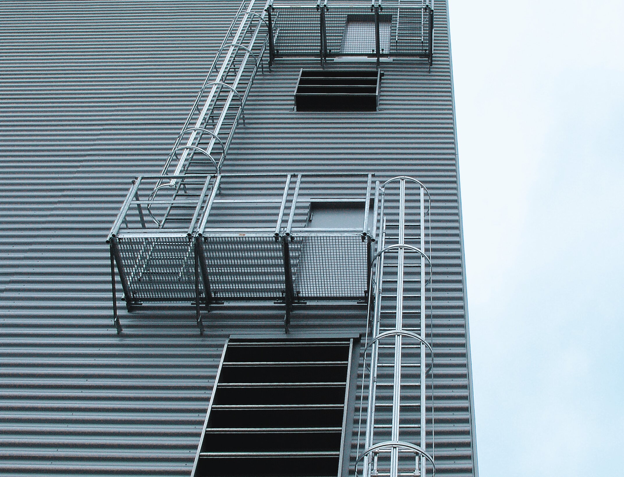 DIN 14094-1 Feuerwehrwesen / Notleiteranlagen - Teil 1: Ortsfeste