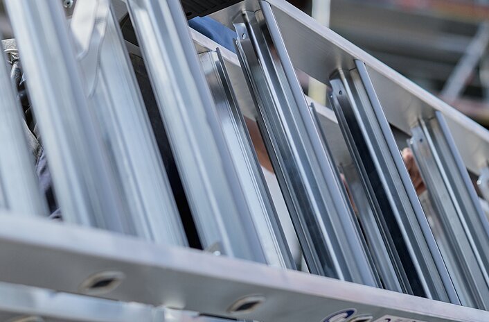 Step pit ladder with 4 steps including platform | MUNK Group