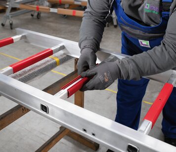 Fire service ladder: replacing rung protection