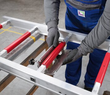 Fire service ladder: replacing rung protection