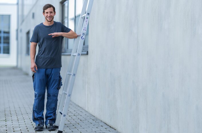 Rung straight ladder 350 mm wide with standard stabiliser, 12 rungs
